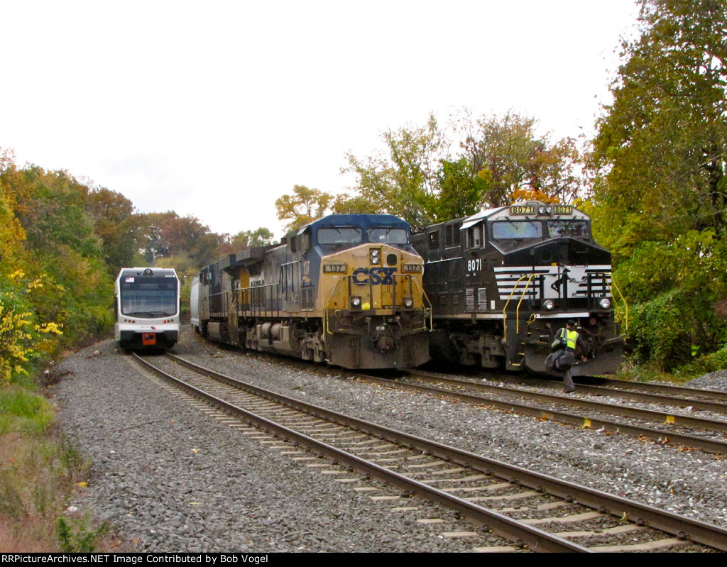 NJT 3506, CSX 137, NS 8071